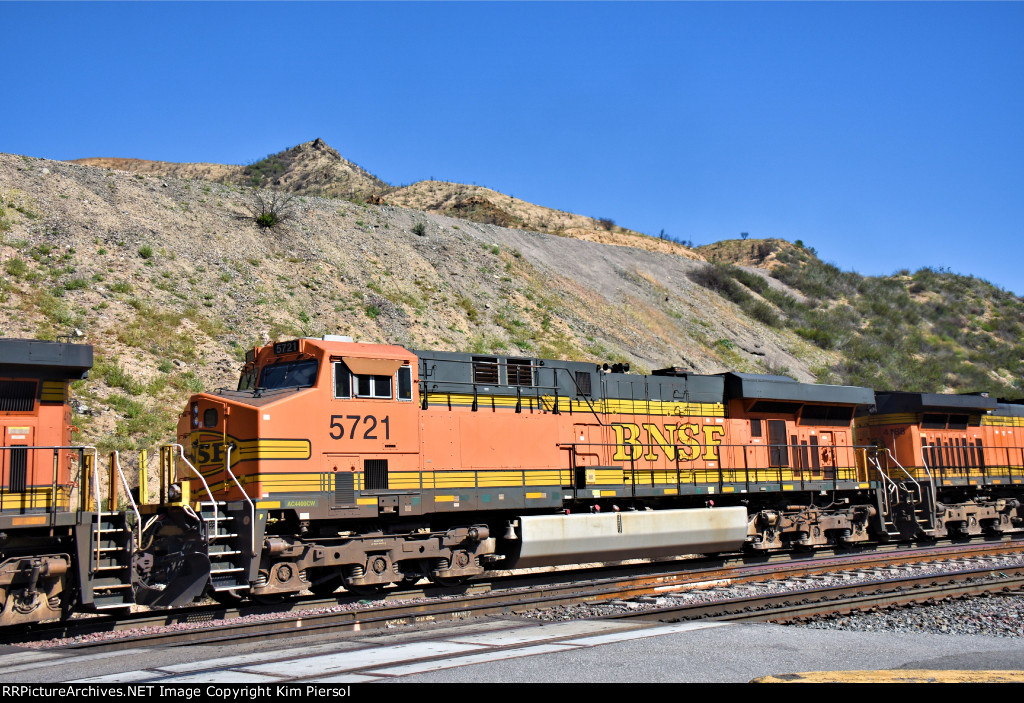 BNSF 5721